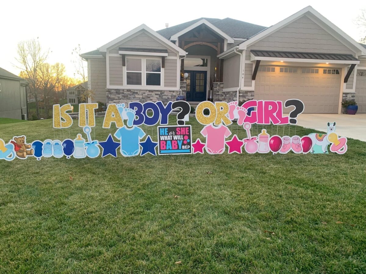 Our Favorite Ways to Welcome Home Baby with Yard Signs and More